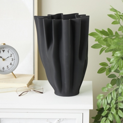 Click here for Bayberry Lane Tulip Vase  Black prices