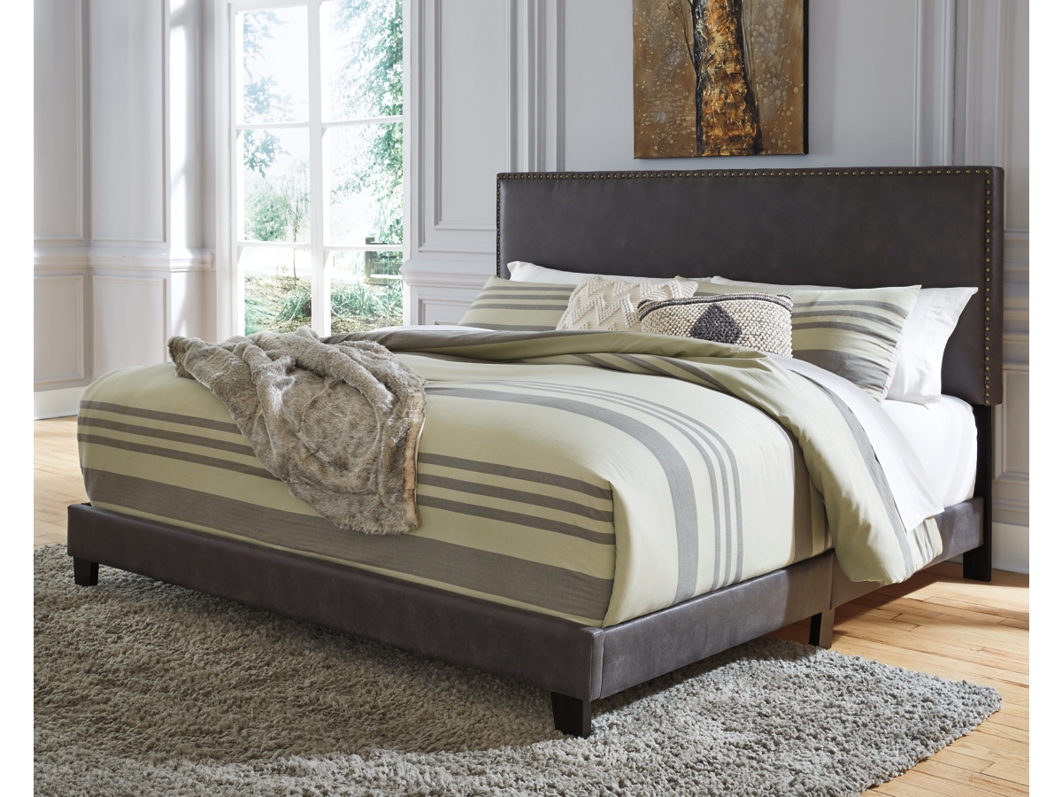 Vintasso King Upholstered Bed