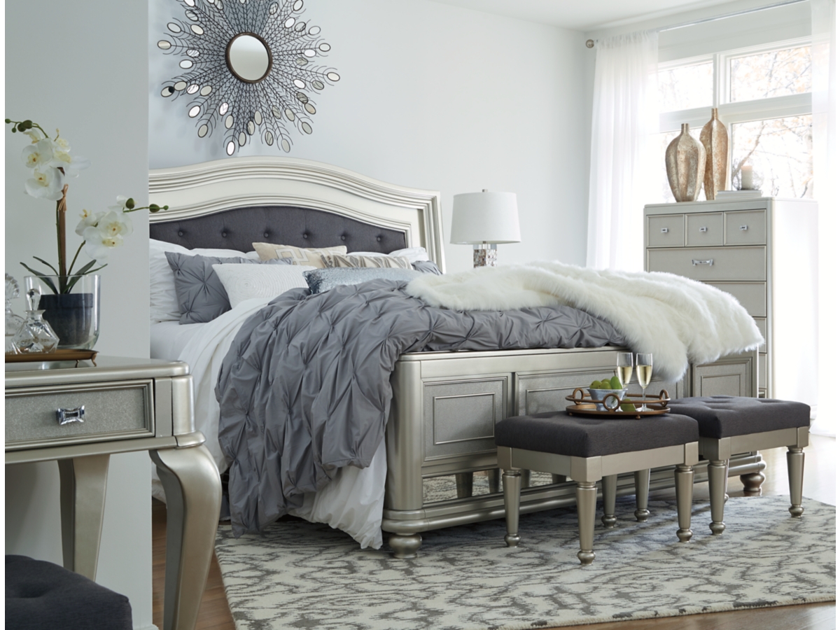 Coralayne Queen Panel Bed