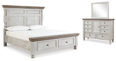 Click here for Havalance Queen Poster Bed with Mirrored Dresser... prices