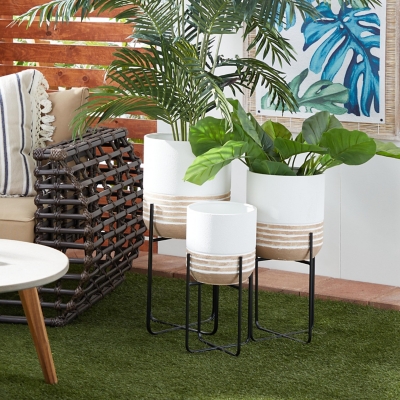 Bayberry Lane Outdoor Removable Stand Planter (Set of 3) | Ashley