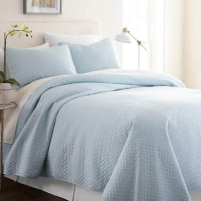 Click here for iEnjoy Home Herring Patterned Full/Queen Quilted C... prices