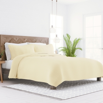 Click here for iEnjoy Home Herring Patterned Full/Queen Quilted C... prices
