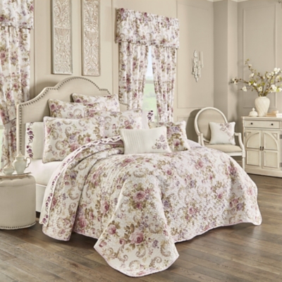 Royal Court Chambord Full/Queen Quilt Set | Ashley