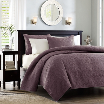 Click here for Quebec King/California King Reversible Quilt Set... prices