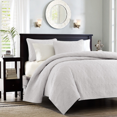 Click here for Quebec King/California King Reversible Quilt Set... prices