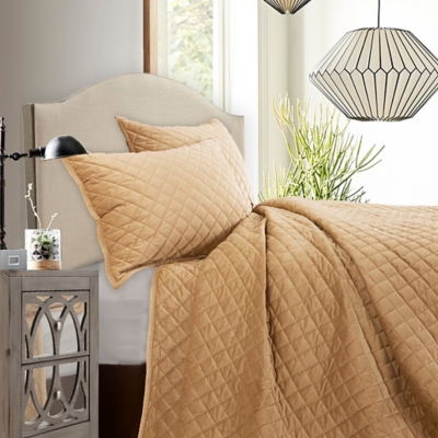 Click here for HiEnd Accents Diamond Full/Queen Velvet Quilt  Gol... prices