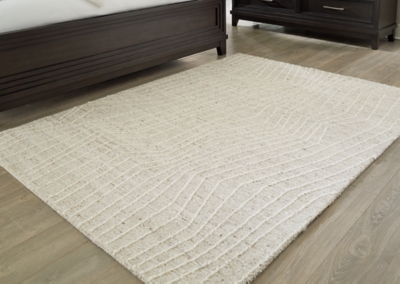Click here for Varahill 5 x 7 Rug  Gray/Ivory prices